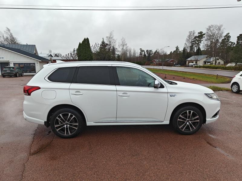Mitsubishi Mitsubishi Outlander PHEV 2,0 4WD Automat - Välutrustad plug-in hybrid med Dragkrok ...