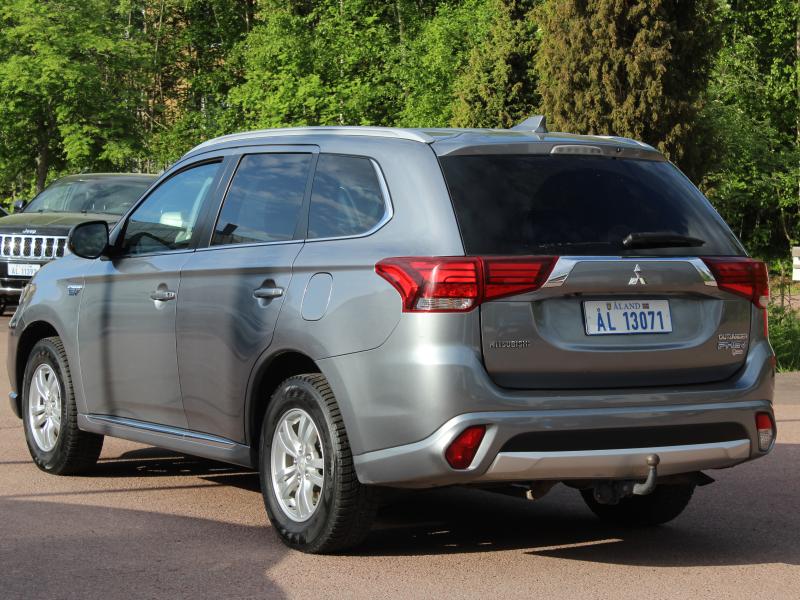 Mitsubishi Outlander PHEV Med Dragkrok. | bilwebben.ax